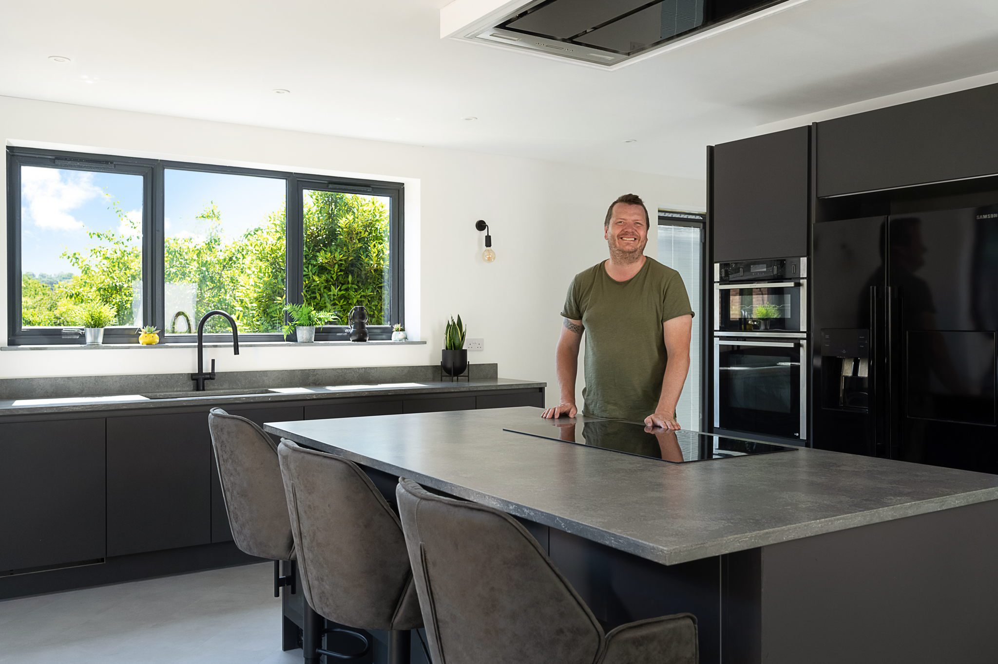 How Worktop Colour Affects Mood and Design Within a Kitchen Space ...